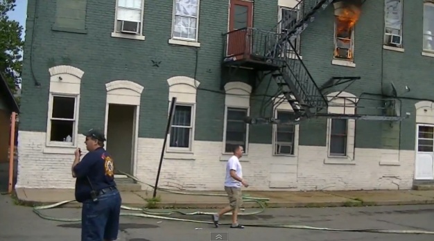 Arrival video: Apartment fire in Shamokin, Pennsylvania. - Statter911