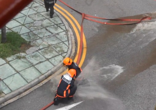 Raw video: Apartment fire in Singapore with a red rhino response ...