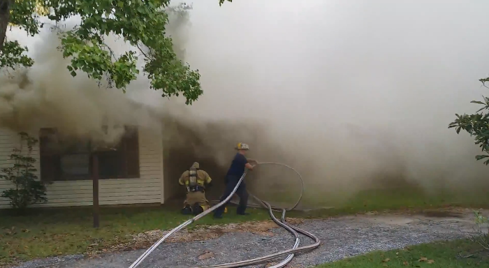 Pre-arrival video from a Dothan, AL house fire - Statter911