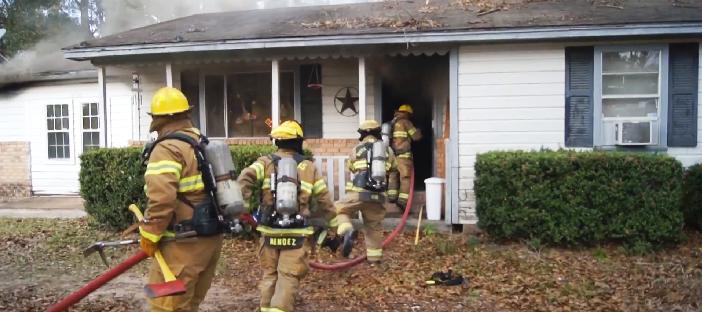 Arrival video from house fire in Montgomery County, TX - Statter911