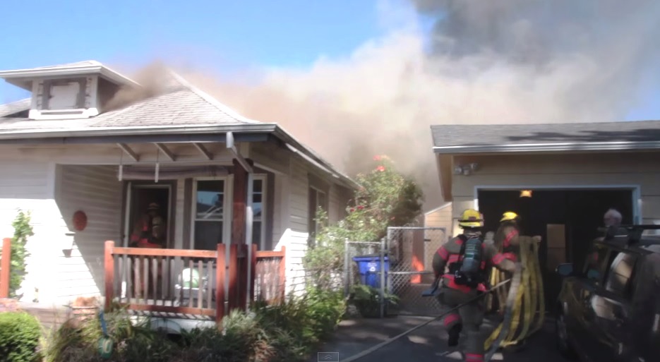 Pre-arrival video from Portland, OR house fire - Statter911