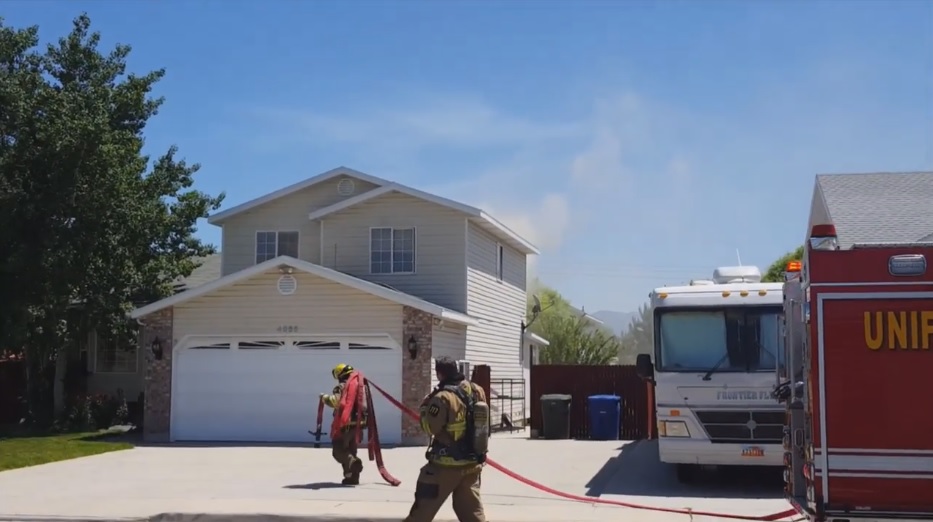 Arrival video from a Utah house fire - Statter911