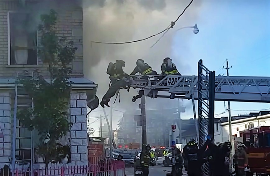 Mayday caught on camera in Toronto - Statter911