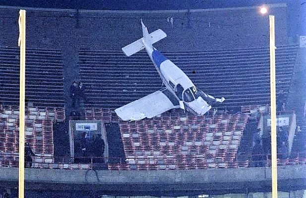 40-years-ago: Plane crashes into Baltimore's Memorial Stadium after ...