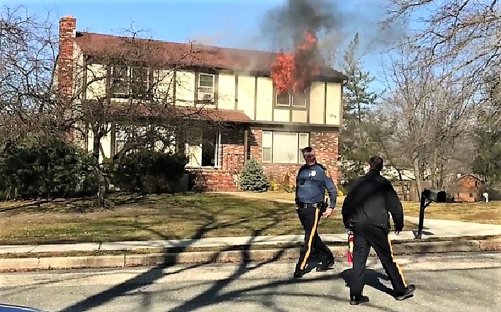 Arrival video at New Jersey house fire - Statter911