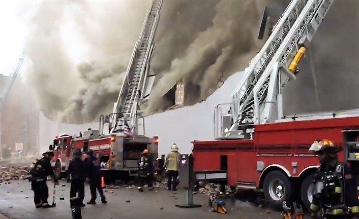 Watch & listen live: Collapse at 5-alarm St. Louis warehouse fire ...