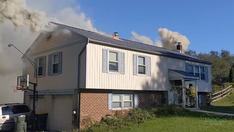 Arrival video from a Pennsylvania house fire - Statter911
