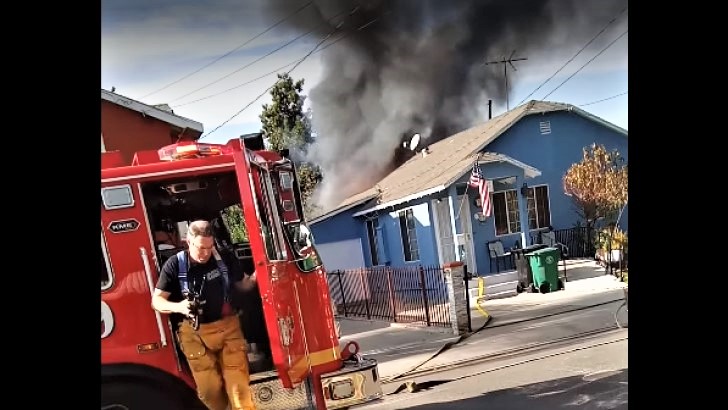 Arrival video from California house fire - Statter911