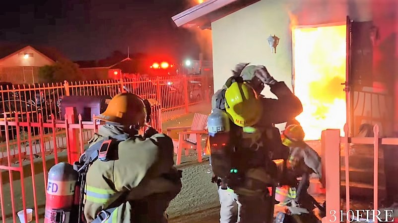 Arrival video at California house fire - Statter911